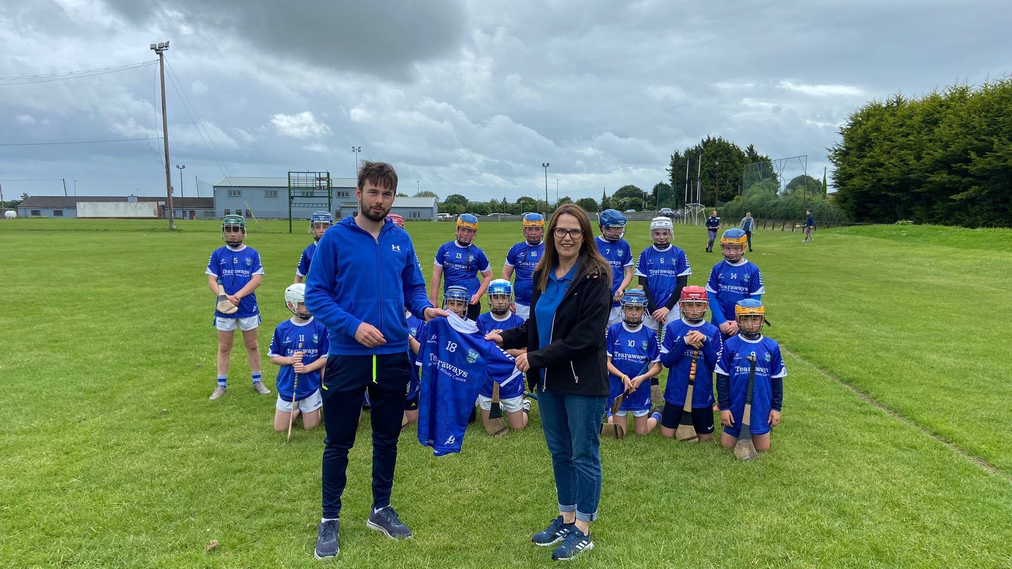 Lorrha Under 13s receive new Tearaways-sponsored jerseys – Lorrha GAA ...